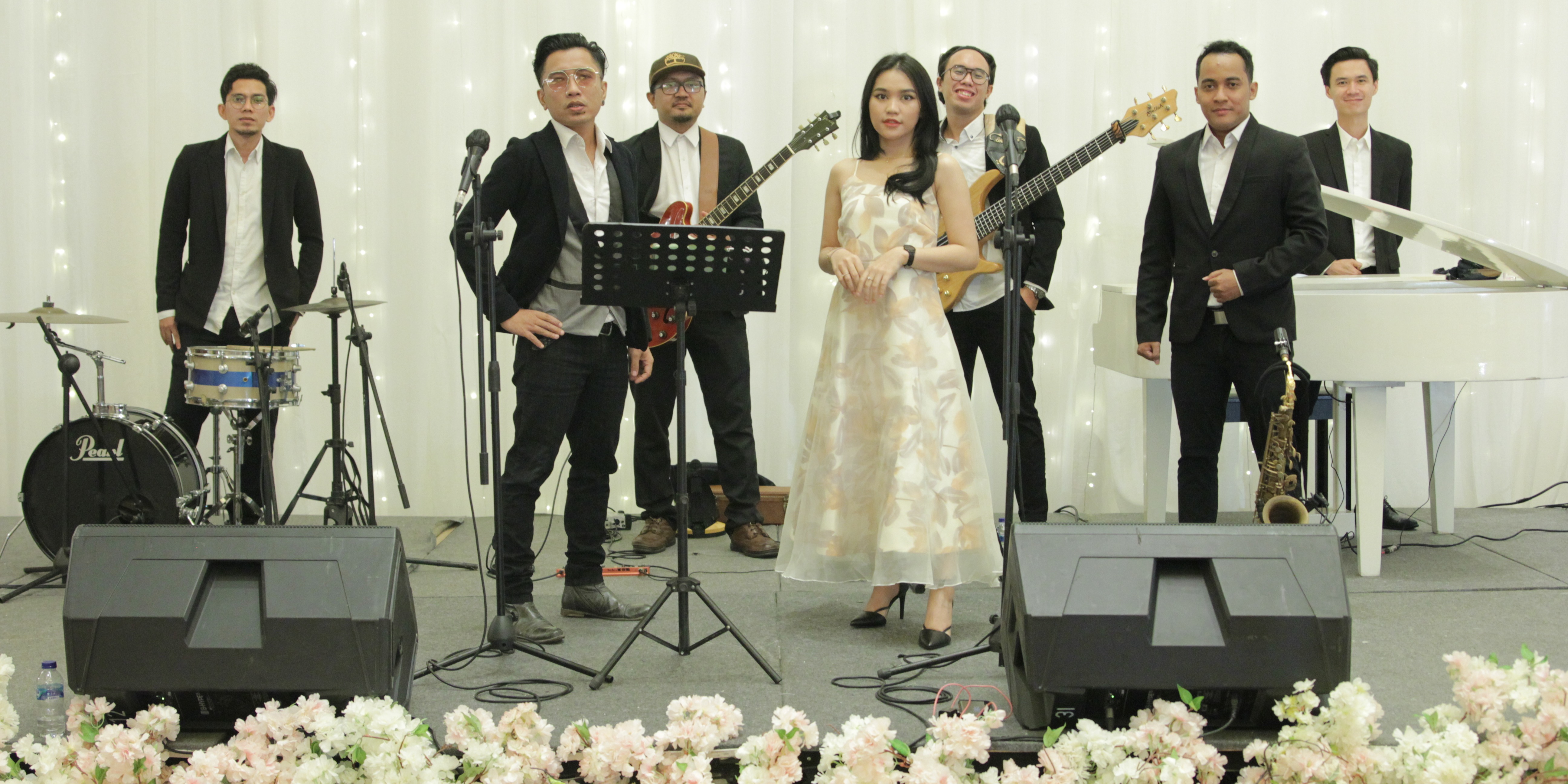 Deluxe Package (MC&MUSIC) by Premiere Entertainment | Bridestory Store