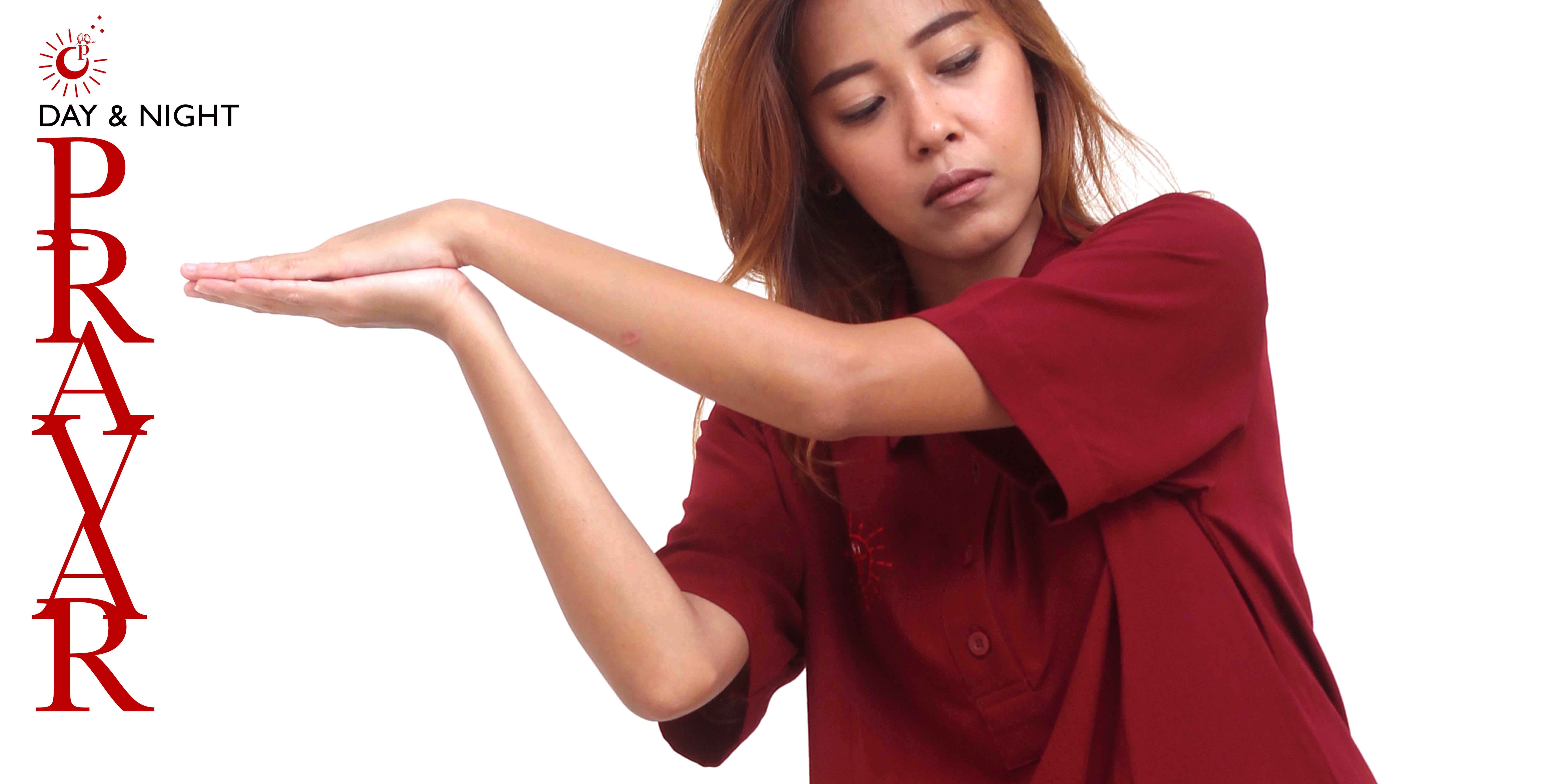 Berry Golf Pravar Day and Night. by PRAVAR.EMBROIDERY | Bridestory Store