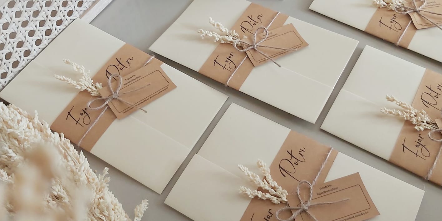 Undangan Pernikahan Rustic SC35 oleh baliethnic_wedding | Bridestory Store