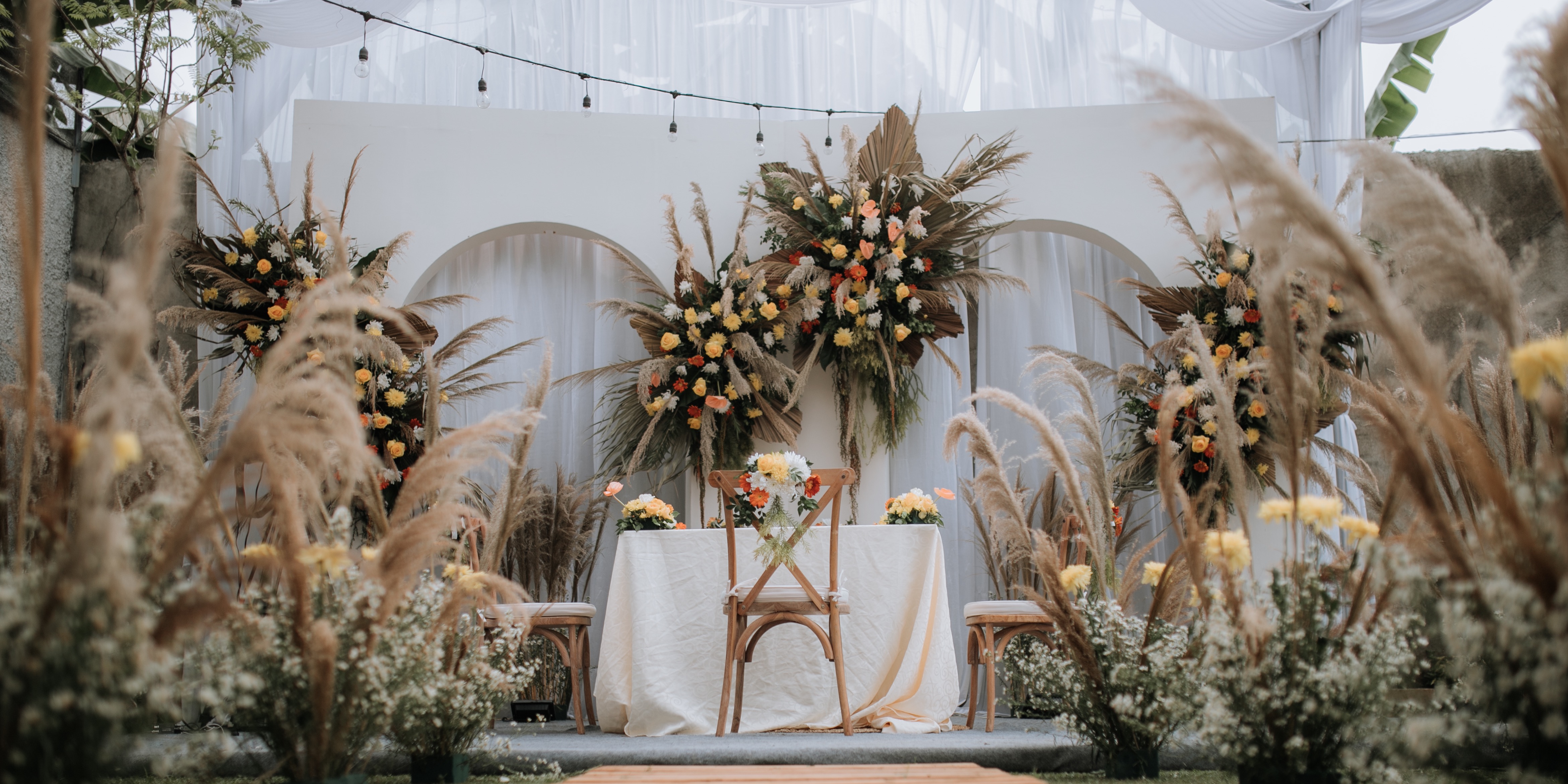 Intimate wedding oleh Yours Decoration | Bridestory Store