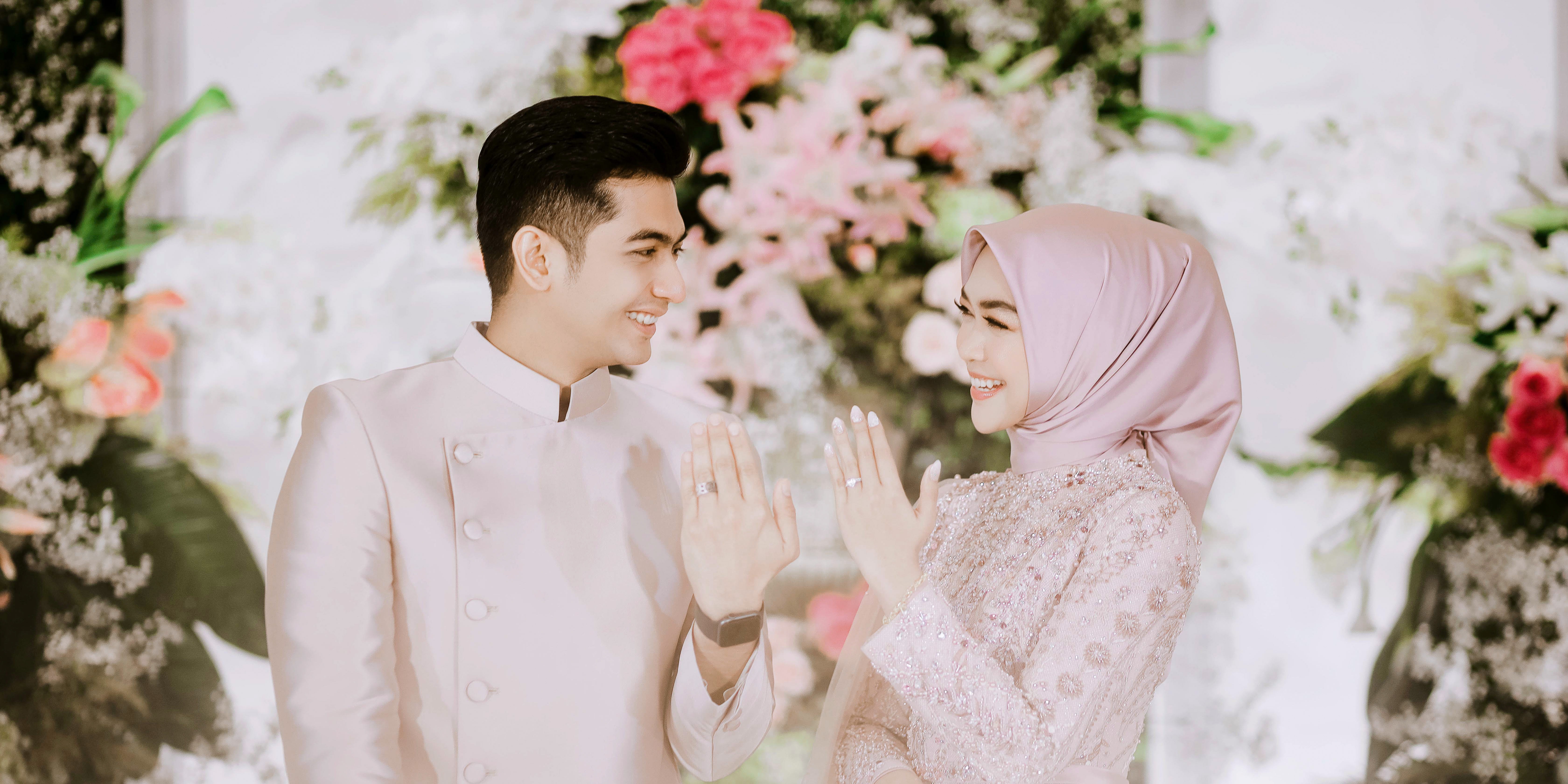 Engagement / Sangjit / Siraman / Pengajian (photo & video) by CANOLA ...