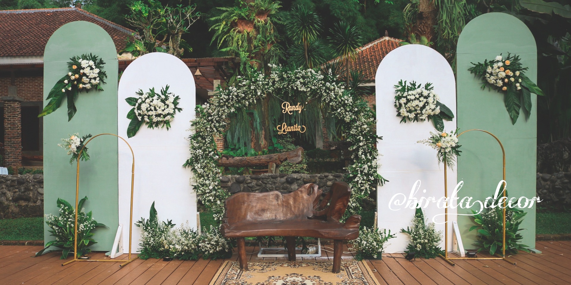 Intimate wedding fresh flower by @birata.decor | Bridestory Store
