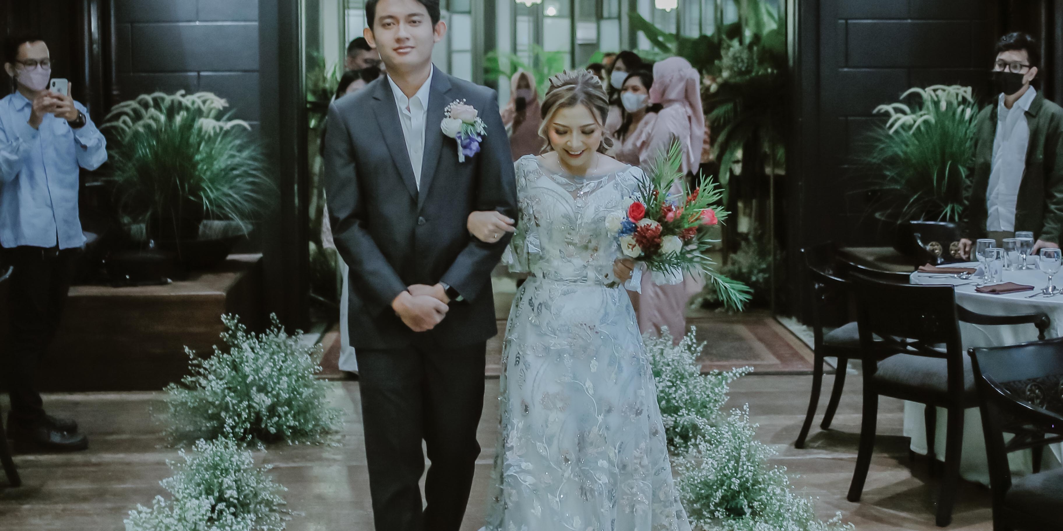 Wedding Gown A Line Skirt with Sleeve oleh Le Clemmie by Amelia | Bridestory Store