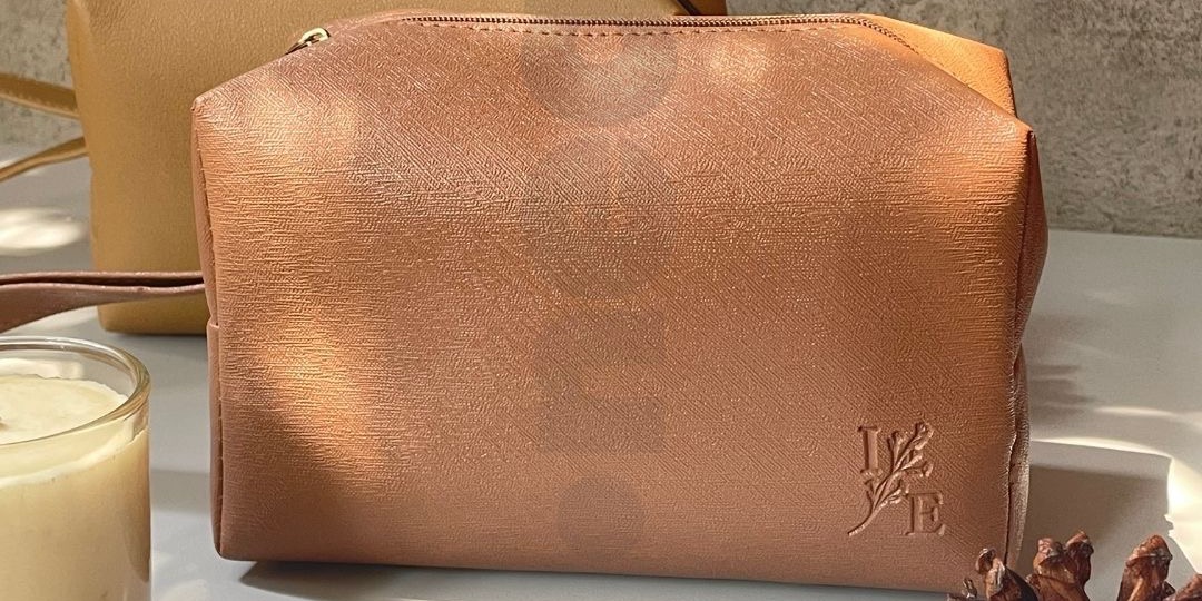 Souvenir Pernikahan Pouch Bocy Premium Leather oleh near.souvenir ...