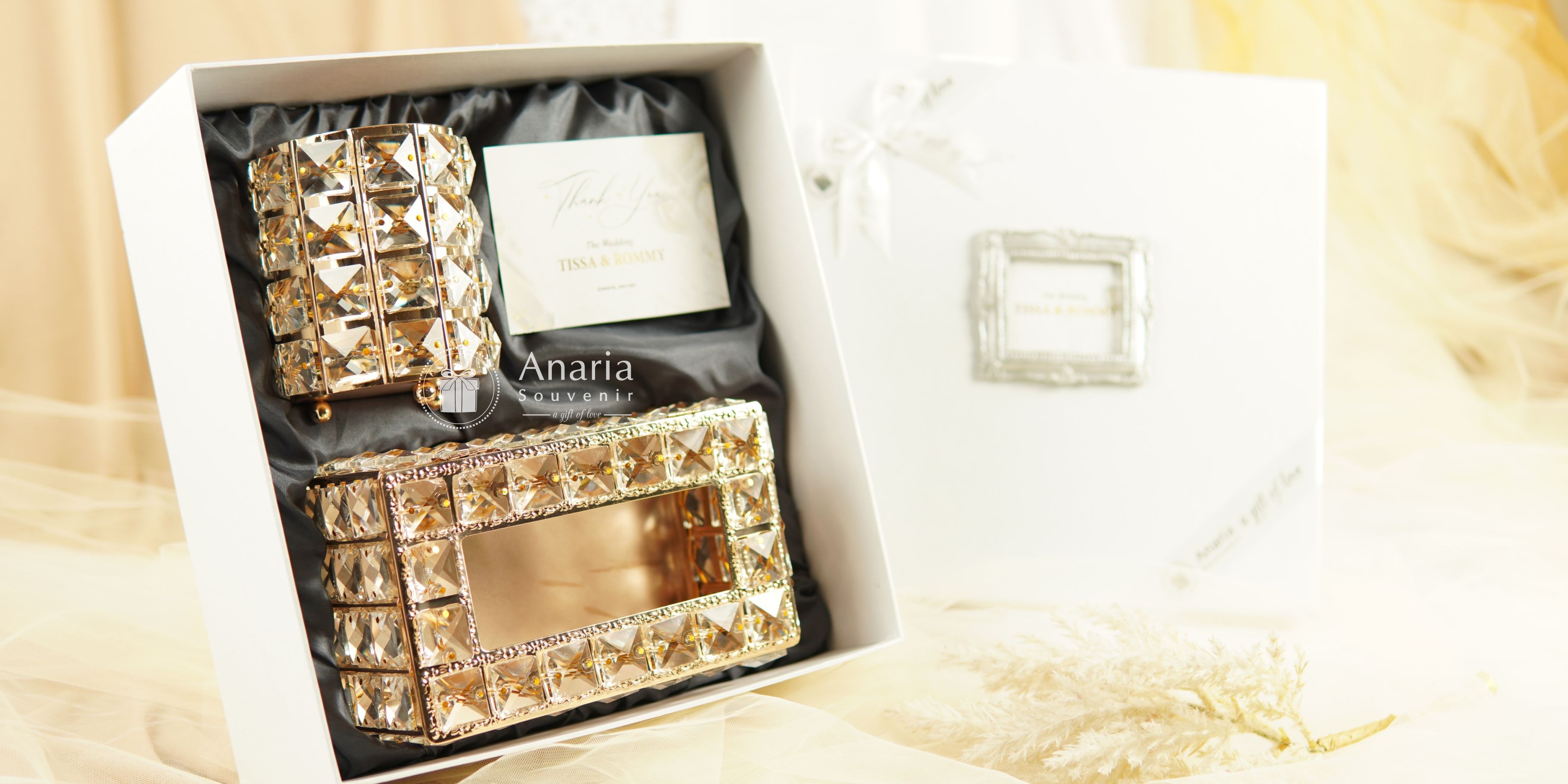 Cartiere Set | Souvenir Pernikahan VIP Tissue Holder Brush Holder Gift ...