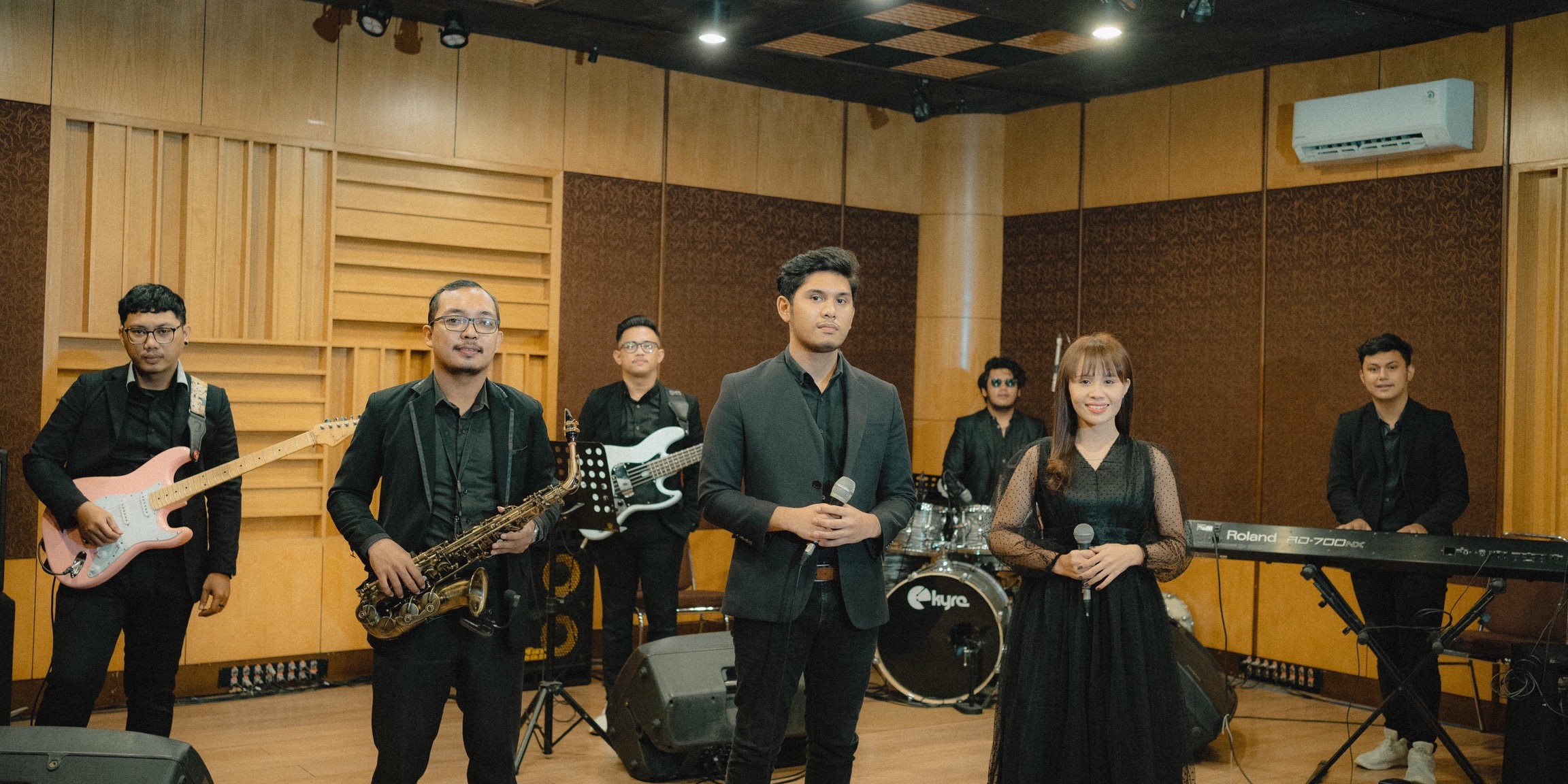 Amigos Music Entertainment by Amigos Music Entertainment | Bridestory Store