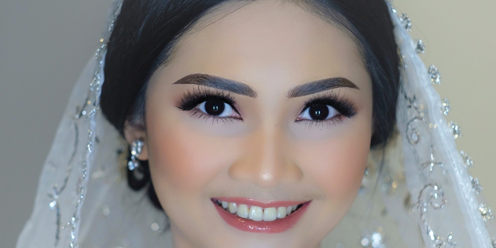 Package makeup and kebaya oleh Arrouza Wedding | Bridestory Store