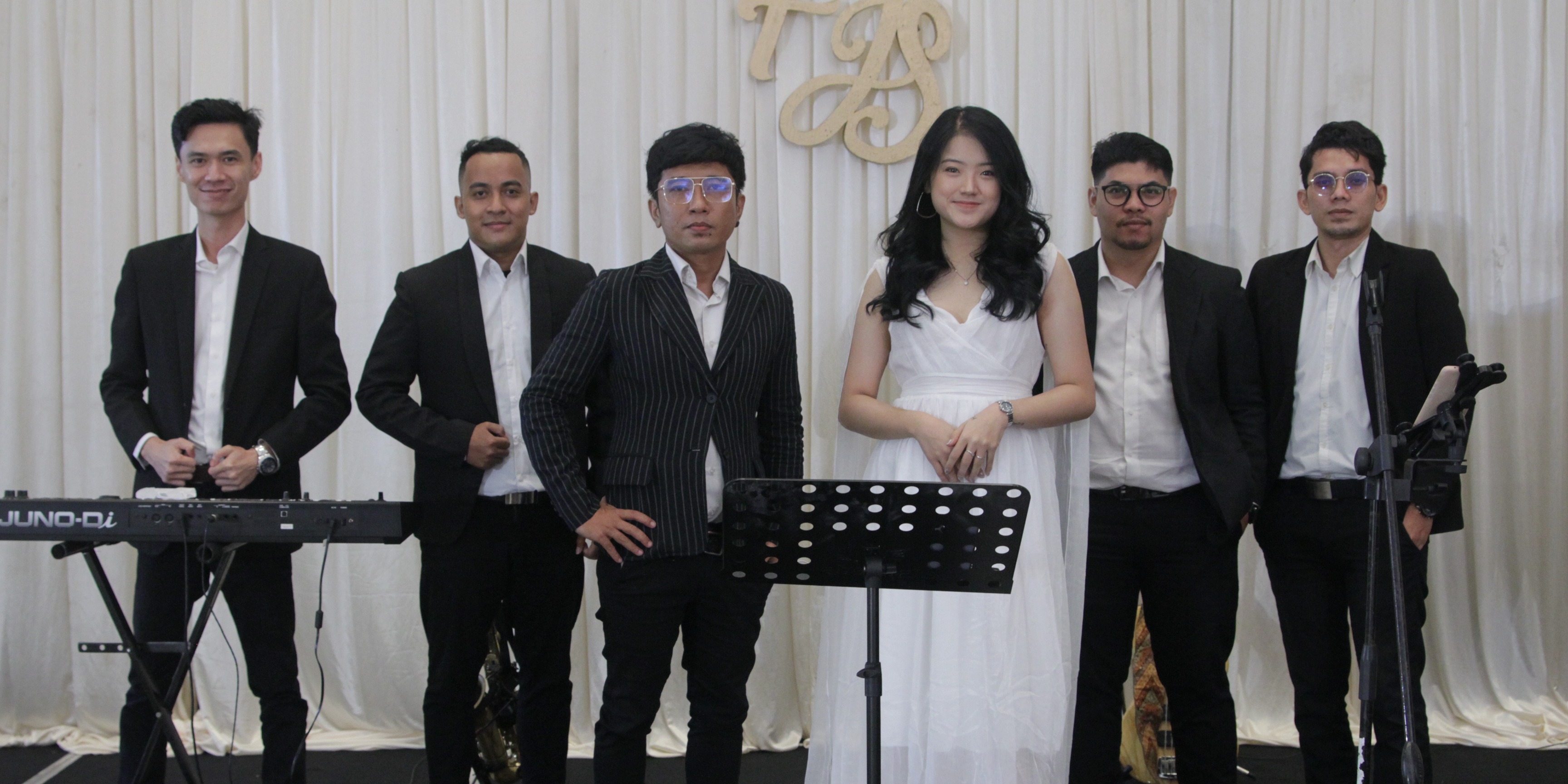 CLASSY PACKAGE ( MC&MUSIC) by Premiere Entertainment | Bridestory Store