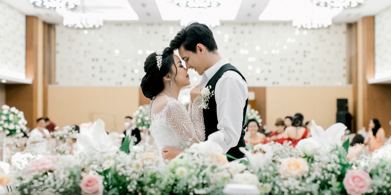 Wedding Photo Bronze - Akad/pemberkatan + Resepsi oleh Warna Indonesia ...