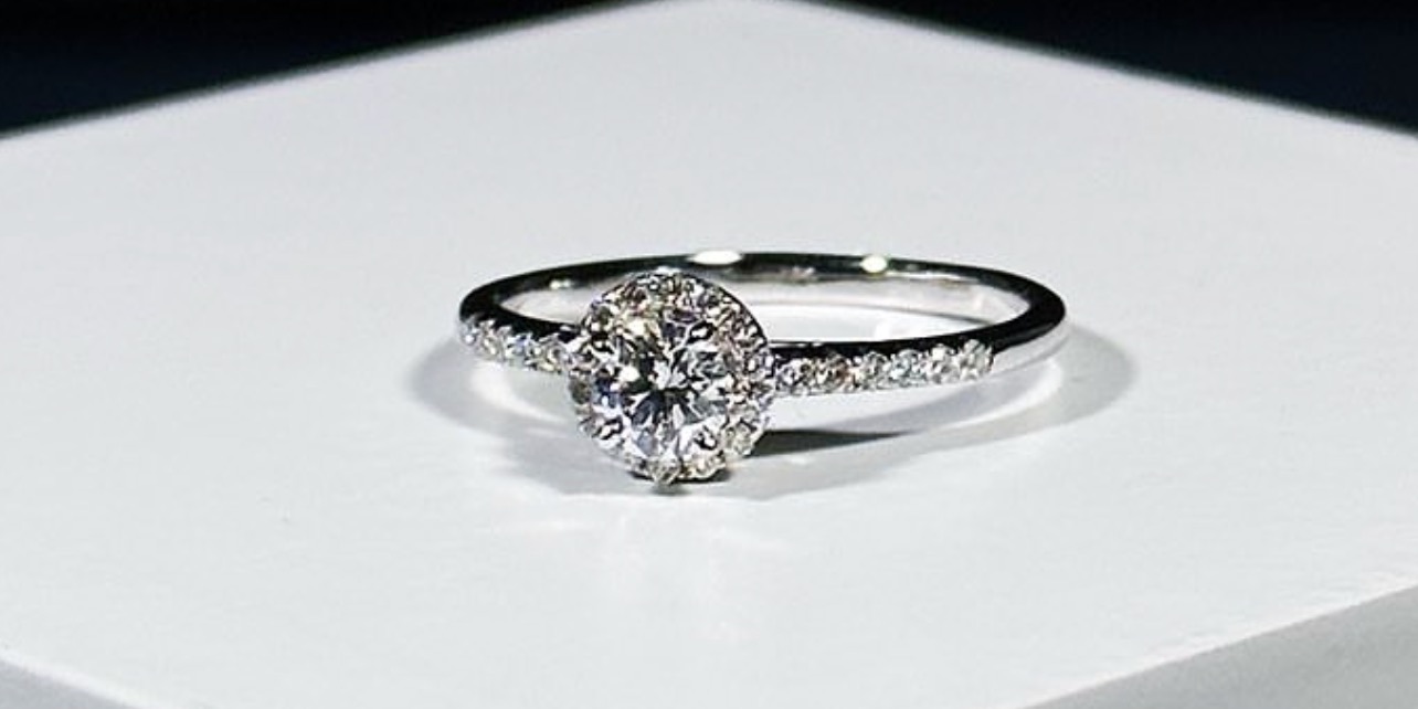 PROPOSAL ENGAGEMENT DIAMOND RING by Lumiere Jewellery | Bridestory Store