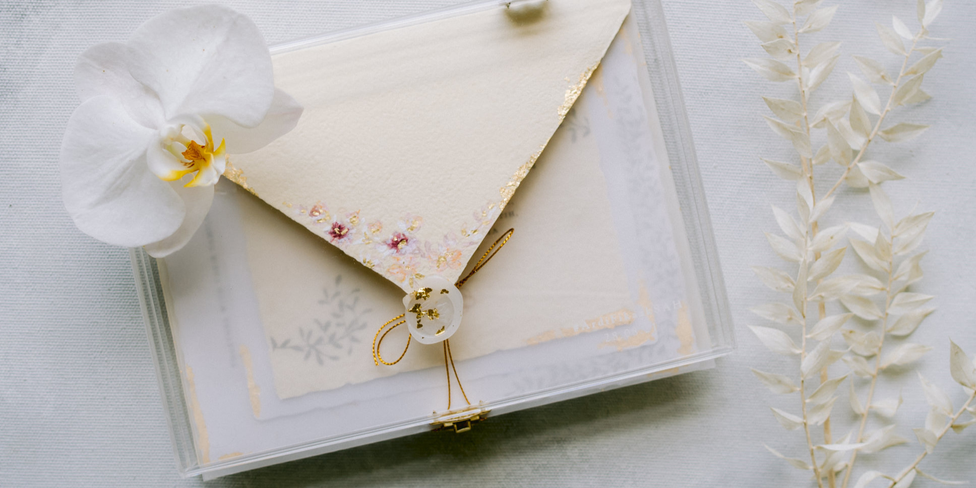Acrylic Keepsake Box oleh Lovebirdstories | Bridestory Store