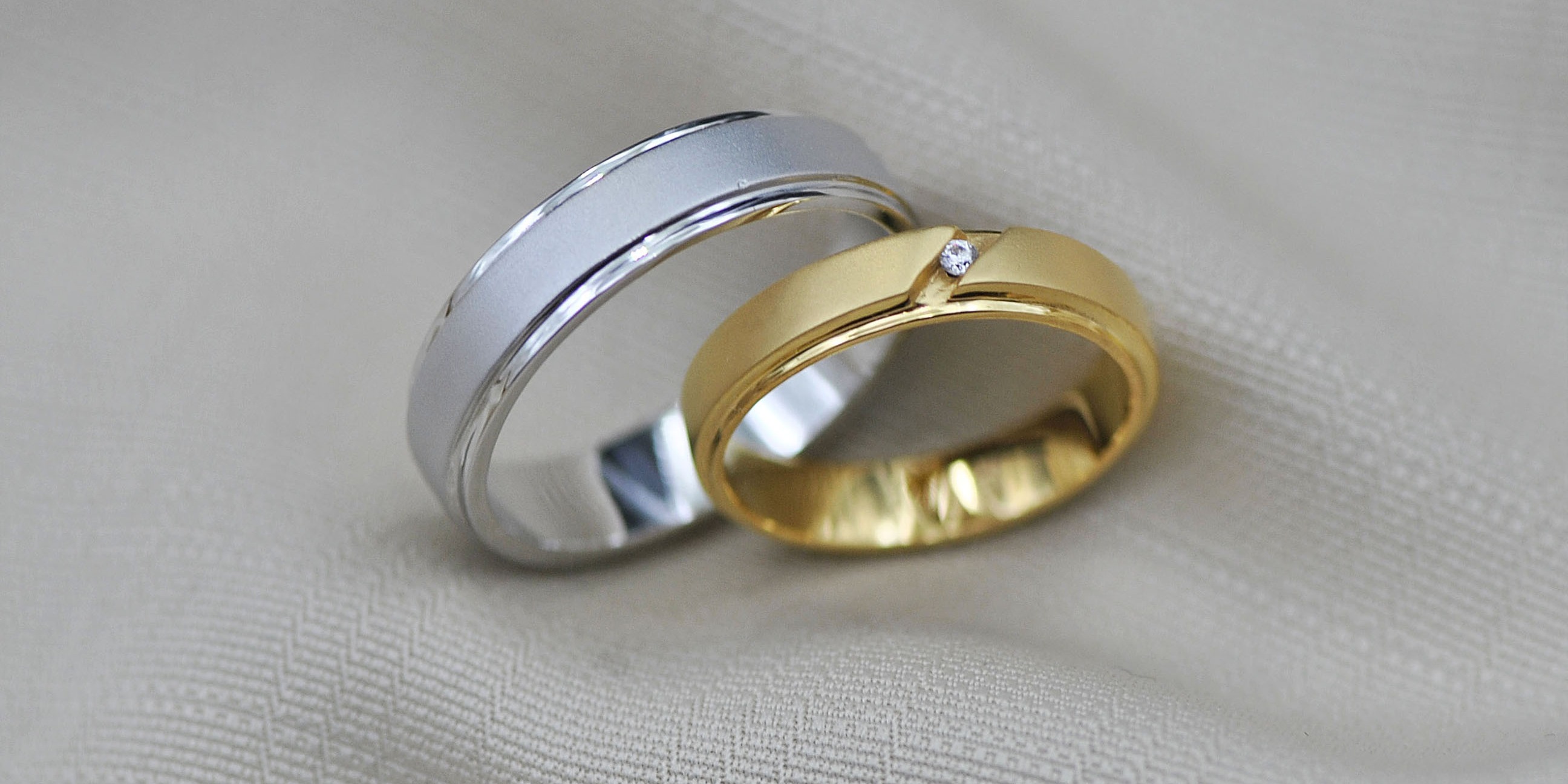 Cincin Kawin Mas Putih dan Mas Kuning oleh mady jewellery | Bridestory ...