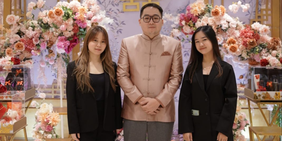 MC + 2 Crews on The Day oleh Davin Tanzil MC | Bridestory Store