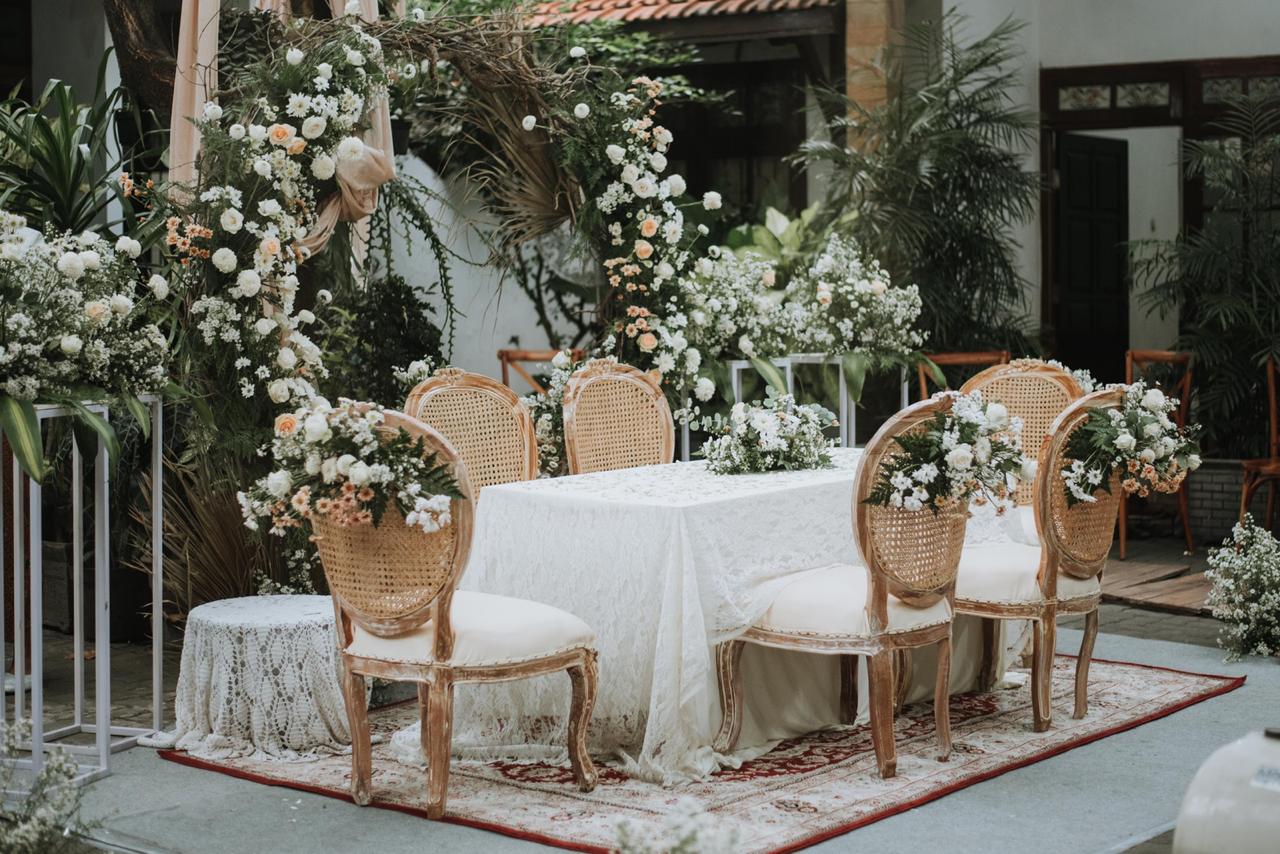Intimate Rustic Terrace Wedding (Sasa & Rizko) | Kalea Design | Bridestory