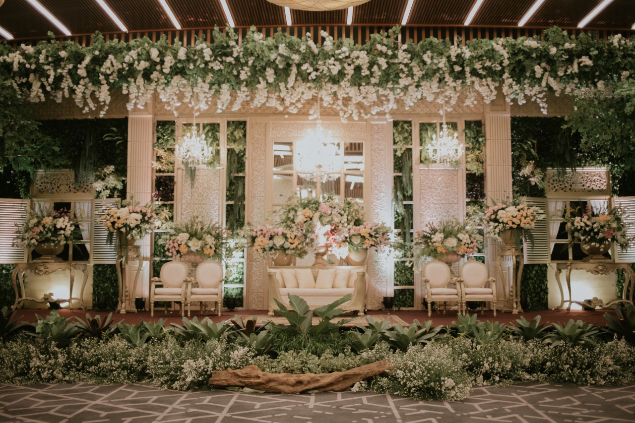 Sundanese Akad and Javanese Reception Wedding of Bella and Adit ...
