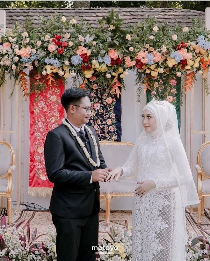 BACKDROP PERNIKAHAN SIMPLE BY 0812.1262.3361 ROSEPETAL BACKDROP ...