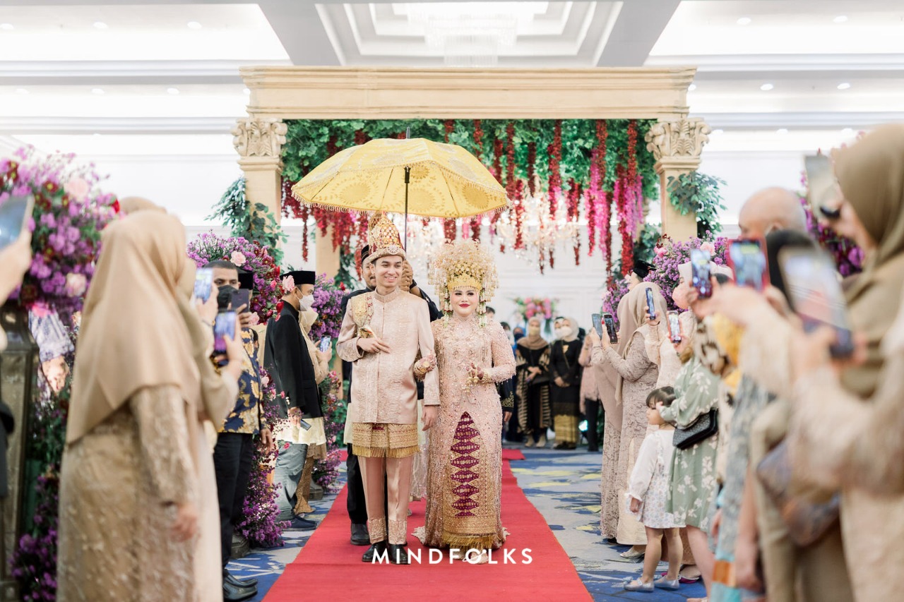 Adat Aceh Triana & Subki by Menara Mandiri by IKK Wedding | Bridestory.com