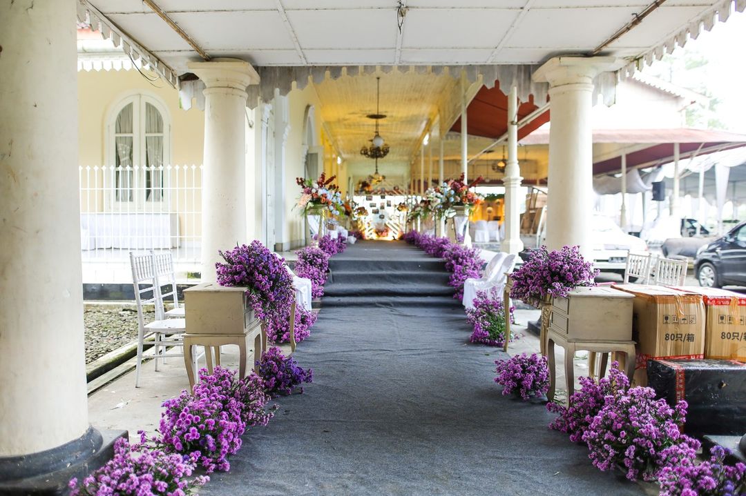 Happy Package | Rayain Aja Florist and Decoration | Bridestory