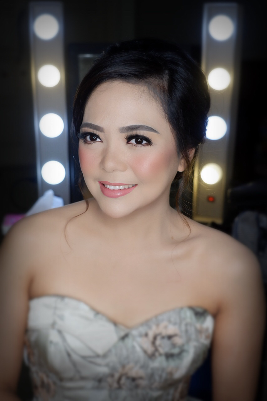 Makeup for sister ( Mrs. Ria) by makeupbyyobel | Bridestory.com