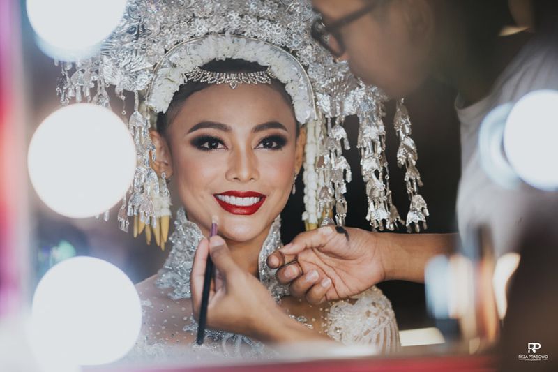 12 Penata Rias dan Rambut Langganan Selebriti saat Menikah - Bridestory ...