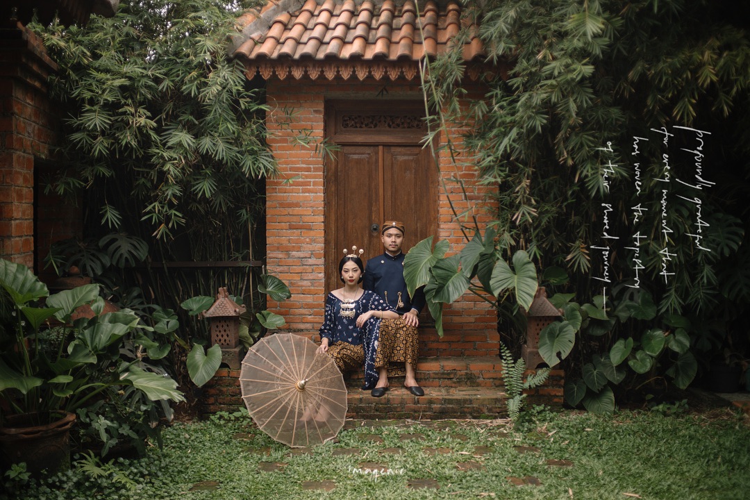 7 Motif Batik Populer untuk Busana Pengantin Tradisional Modern - Bridestory Blog