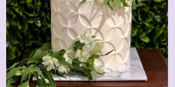 Intimate Wedding Cake oleh Cake It On Bali | Bridestory Store