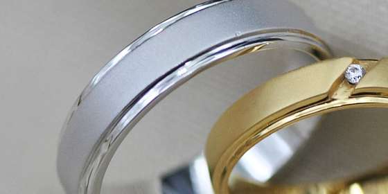 Cincin Kawin Mas Putih dan Mas Kuning oleh mady jewellery | Bridestory ...