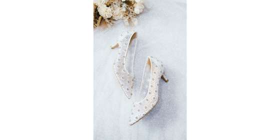 IRIS WHITE (FULL BODY) - 5 cm oleh SACHLIRENE TFOTA | Bridestory Store