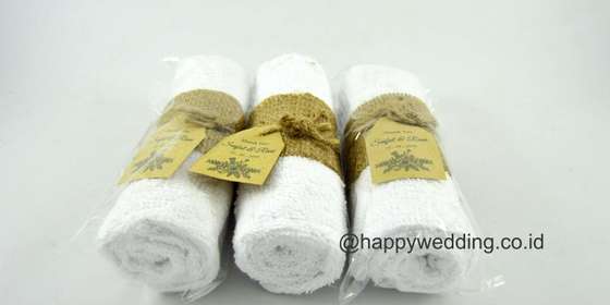 Souvenir Handuk Gulung Packing Plastik by Happy Wedding | Bridestory Store
