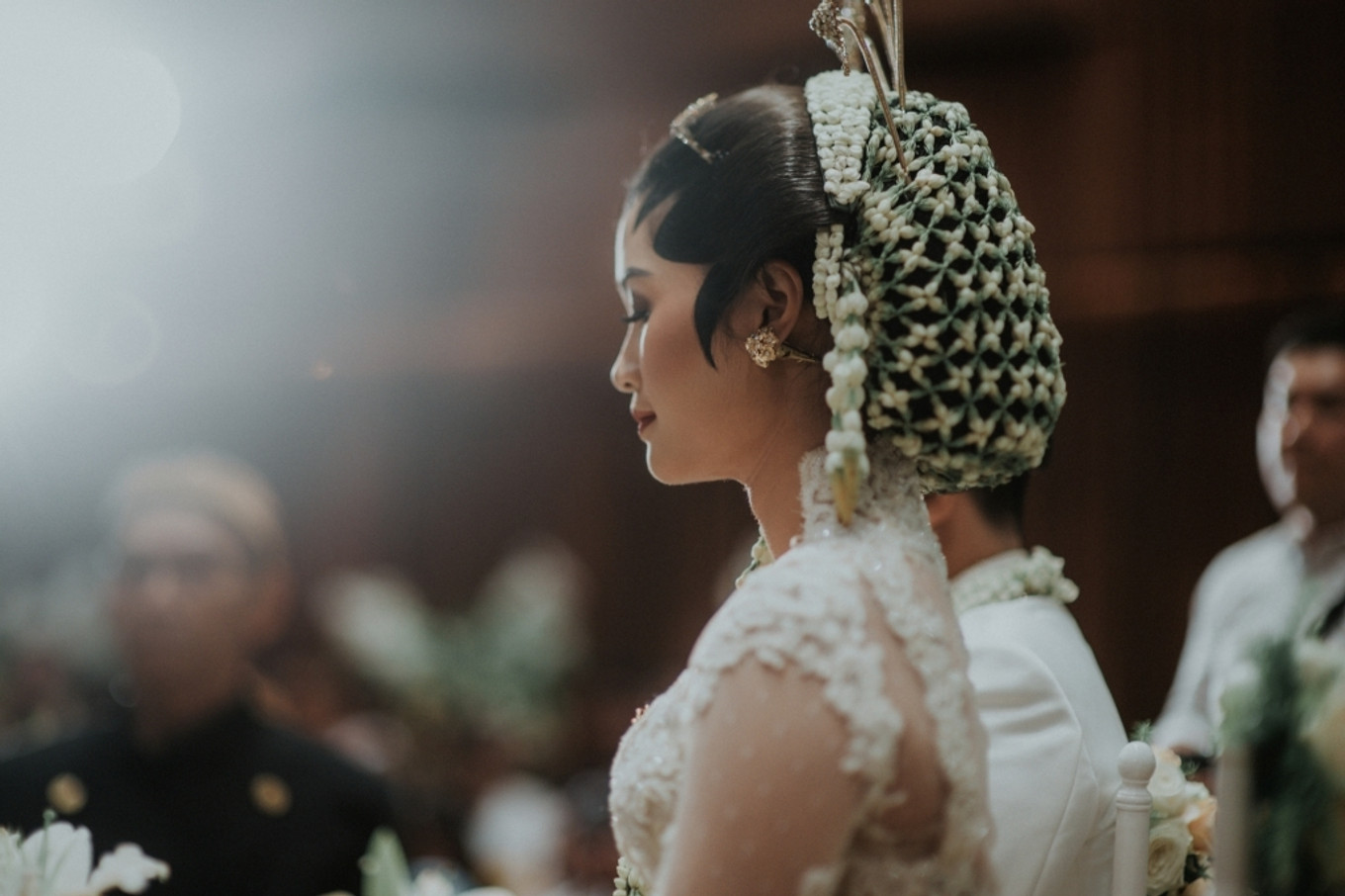 An Elegant Javanese Wedding with Earthy Color Palette - Bridestory Blog