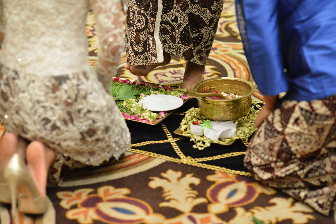 A Festive Wedding with Javanese and Mandailing Traditions - Bridestory Blog