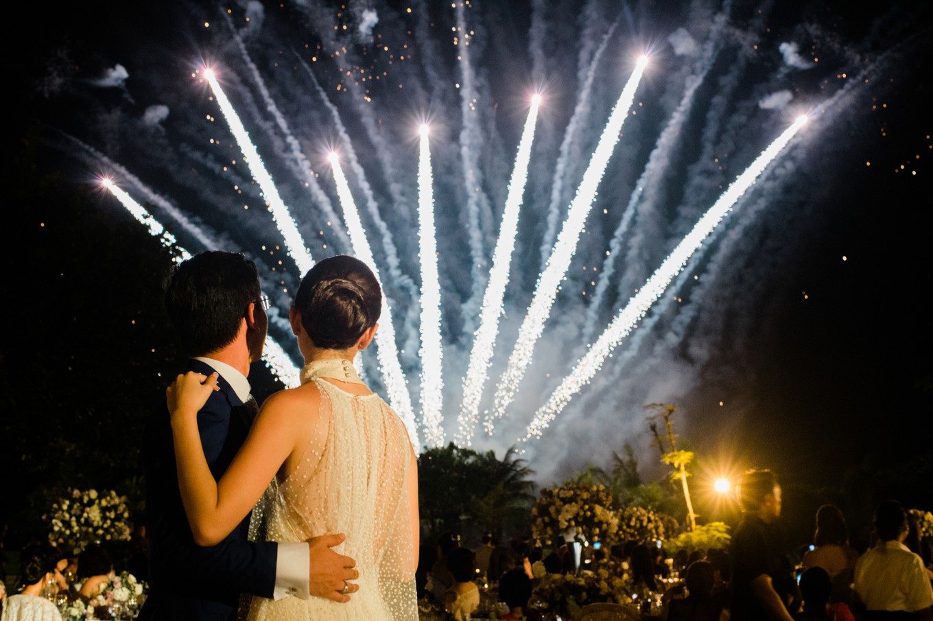 An All-White Classic Wedding in a Colonial-Style Mansion - Bridestory Blog